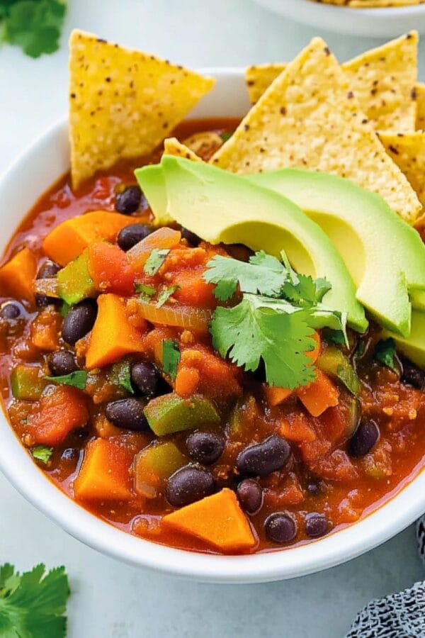 Best Homemade Vegetarian Chili - Easy Peasy Recipes