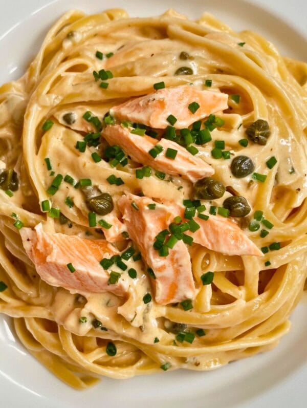 Simple Salmon Pasta - easypeasyrecipes.net
